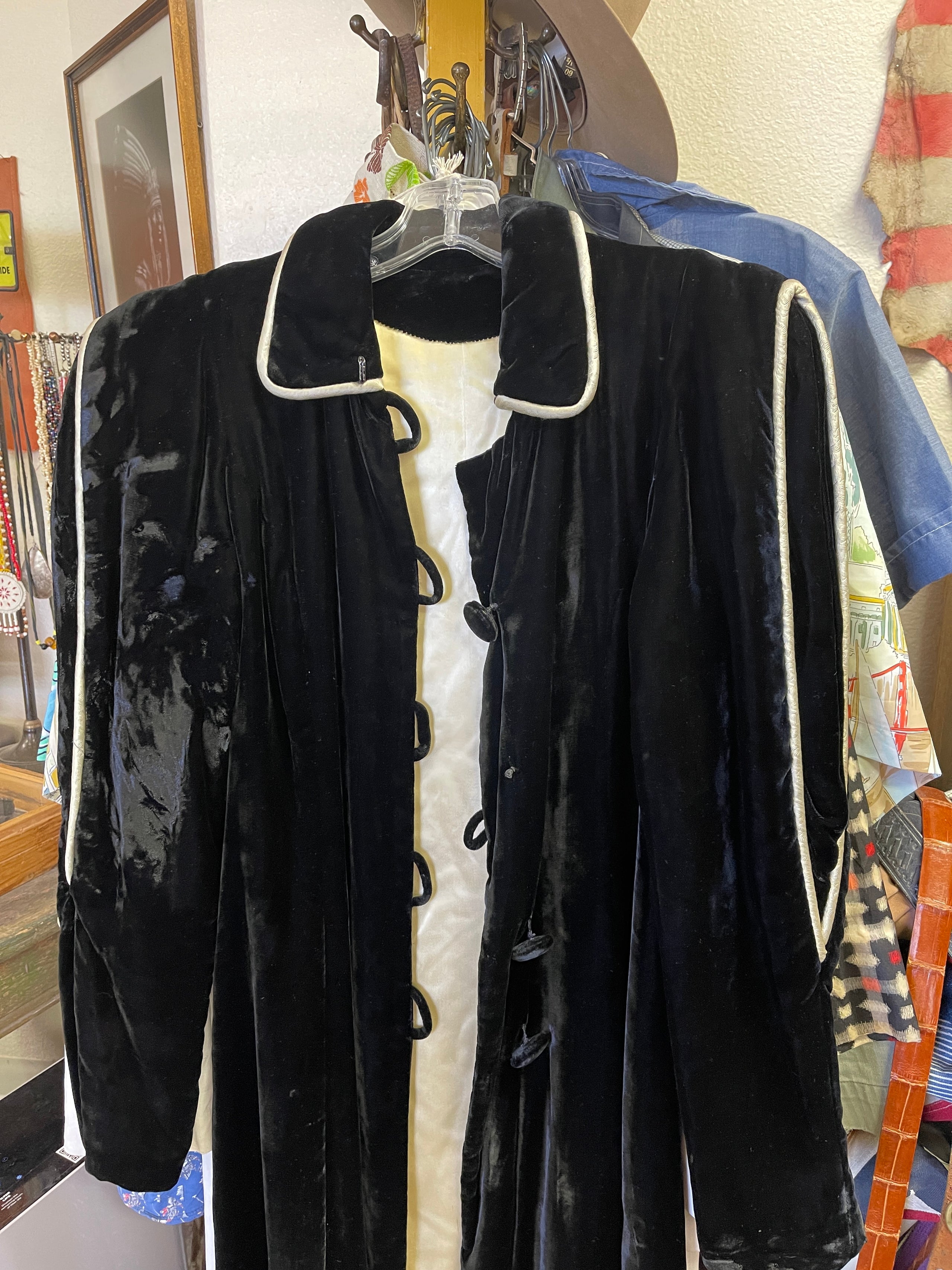 1940S BLACK VELVET OCAT | Santa Fe Vintage